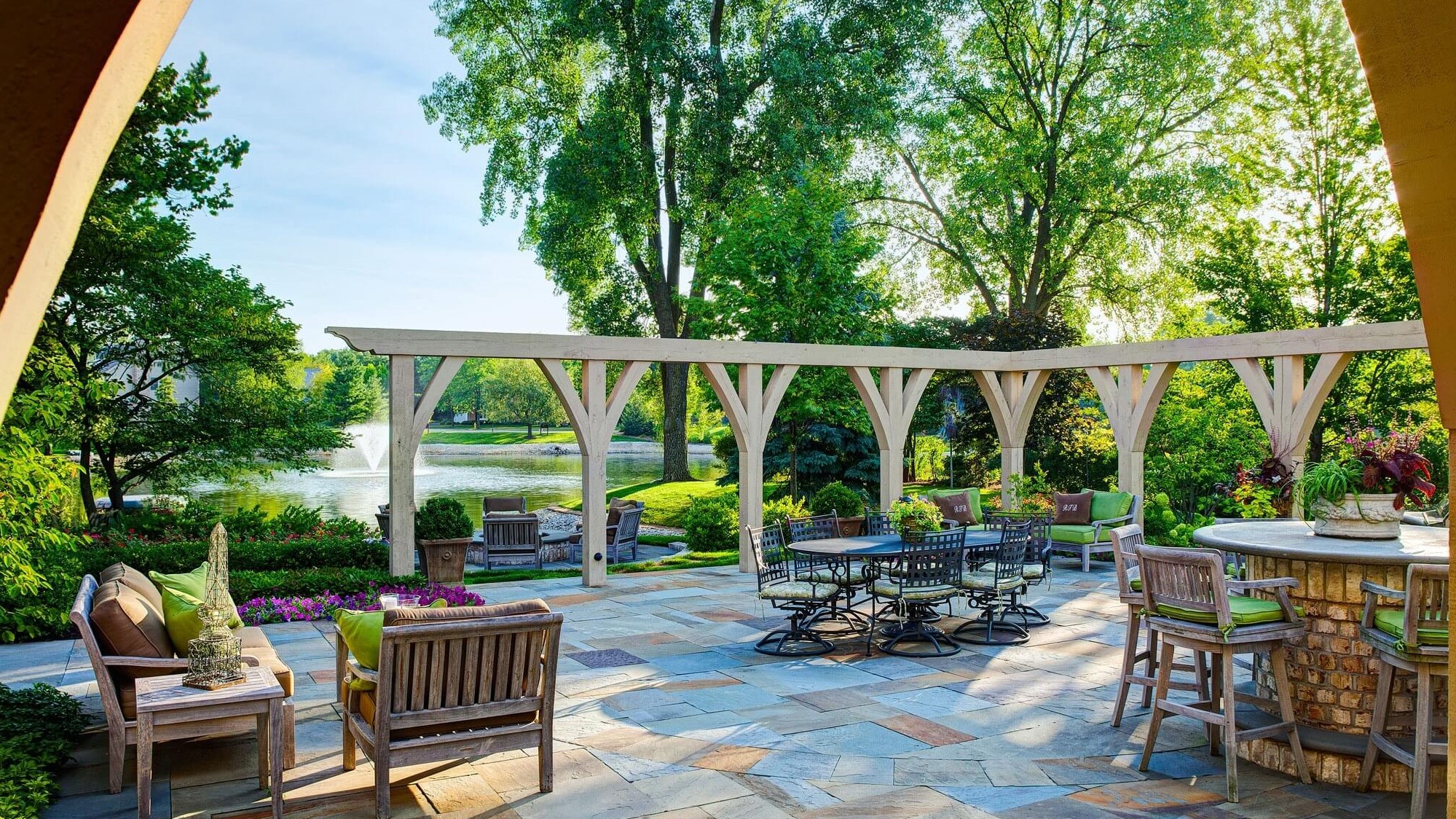 Living Outdoors – DRT Landscape Design